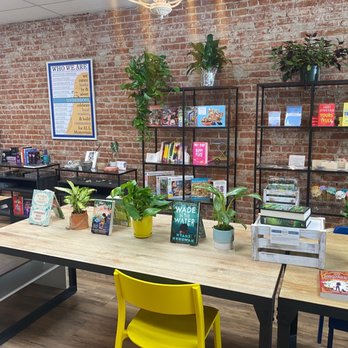 UNDERDOG BOOKSTORE - Updated June 2025 - 82 Photos & 64 Reviews - 312 S ...