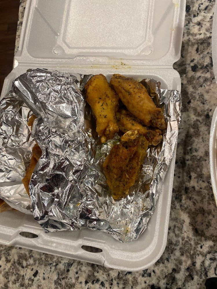 PLUCKERS WING BAR - Updated March 2025 - 493 Photos & 729 Reviews ...