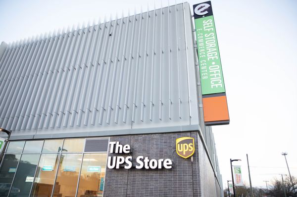 THE UPS STORE - Updated December 2025 - 50 Photos & 14 Reviews - 1706 ...