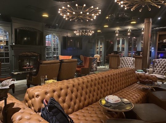 TAP N ASH SOCIAL CLUB - 63 Photos & 31 Reviews - 1606 South Commerce St ...