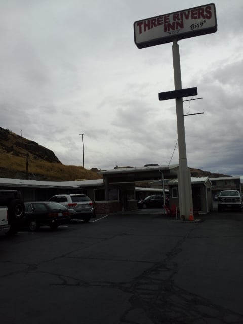 THREE RIVERS INN - Updated October 2025 - 11 Reviews - 91484 Bigg Rufus ...