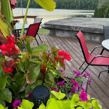 MAPLE ON THE LAKE - Updated June 2024 - 93 Photos & 78 Reviews - 141 ...