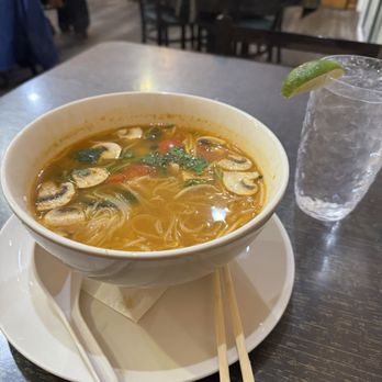 SAWADDEE KA THAI CUISINE AND PHO - Updated November 2025 - 242 Photos ...
