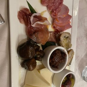 MAMA DELLA’S RISTORANTE - 428 Photos & 303 Reviews - 5601 Universal ...