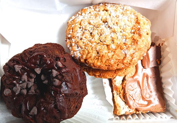 TWO SWEET BOUTIQUE - 135 Photos & 23 Reviews - Bakeries - 1526 ...