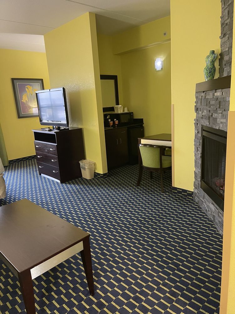 COMFORT INN - Updated September 2025 - 27 Photos & 15 Reviews - 2811 ...