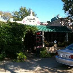 MONJUNIS ITALIAN CAFE AND GROCERY - Updated July 2025 - 132 Photos ...