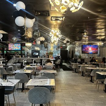 TABLE 22 - Updated July 2025 - 206 Photos & 117 Reviews - 4924 E Busch Blvd, Tampa, Florida ...