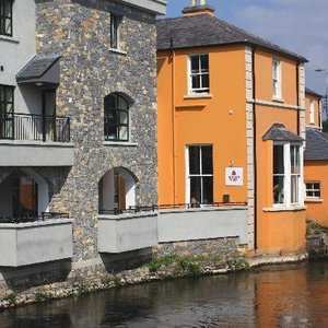 HAMPTONS - Updated January 2026 - 37 Photos & 30 Reviews - Henry Street ...