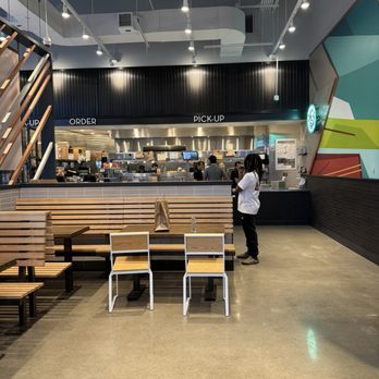 SHAKE SHACK DOWNTOWN INDIANAPOLIS - Updated December 2025 - 102 Photos ...