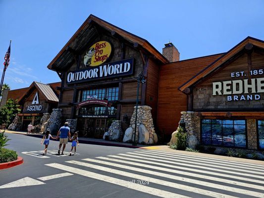 BASS PRO SHOPS - Updated December 2025 - 521 Photos & 252 Reviews - 71 ...