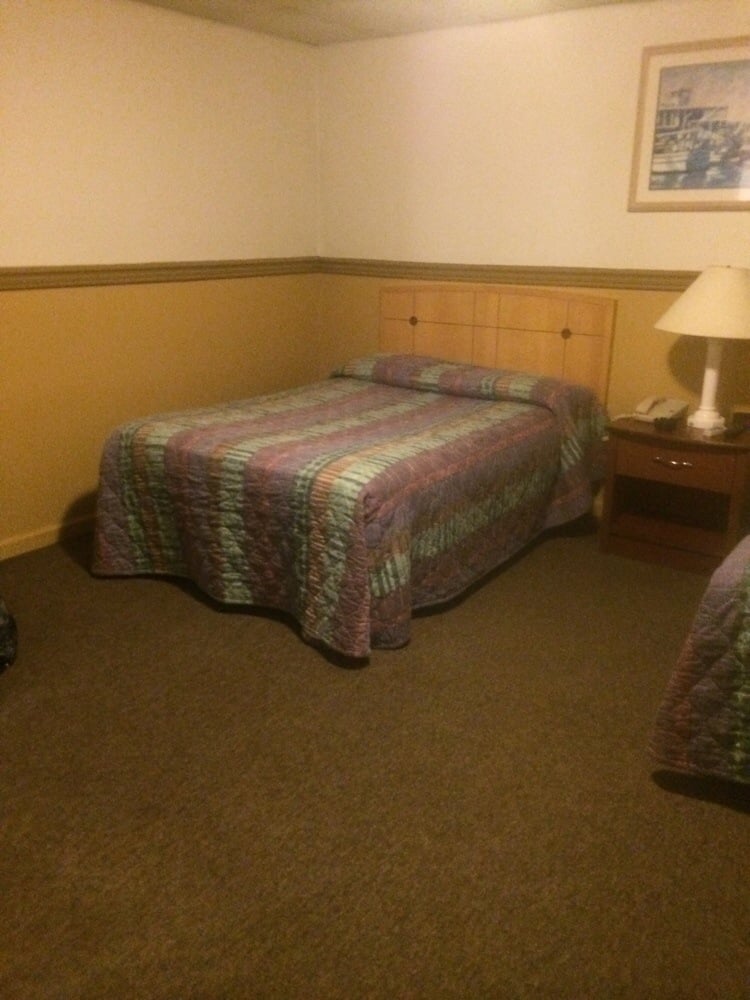 BLUE RIDGE MOTEL - Updated March 2025 - 252 Main St, New Milford ...