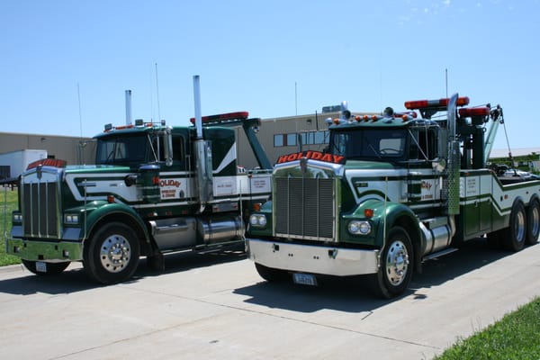 HOLIDAY WRECKER & CRANE - Updated December 2025 - 1060 S Hinkle Dr ...