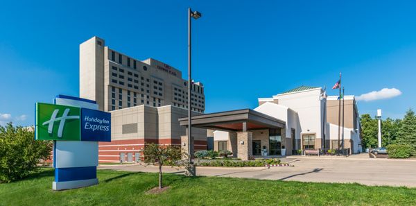 HOLIDAY INN EXPRESS & SUITES SPRINGFIELD - 33 Photos & 33 Reviews ...