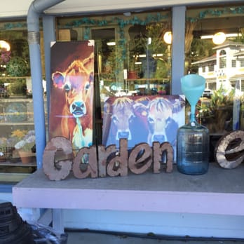 WALDPORT FLEA MARKET - Updated September 2025 - 35 Photos & 15 Reviews ...