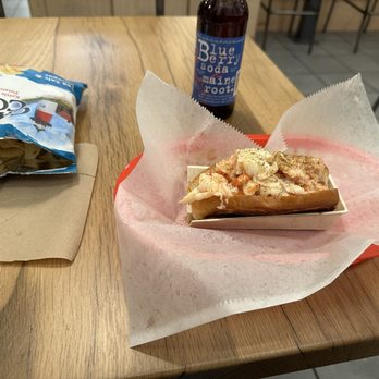 LUKE’S LOBSTER AT ROCKEFELLER CENTER - Updated March 2025 - 100 Photos ...