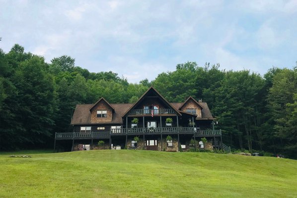 STARLIGHT LODGE - Updated July 2024 - 15 Photos - 169 Starlight Lake Rd ...