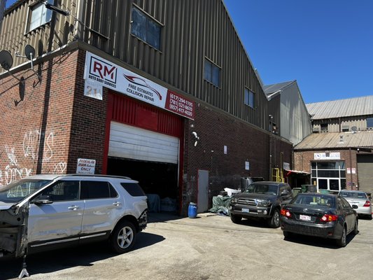 BNK AUTO BODY - Updated October 2025 - 16 Photos - 69 Norman St ...