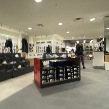 SPORTING LIFE - Updated May 2025 - 23 Photos & 166 Reviews - 2665 Yonge ...