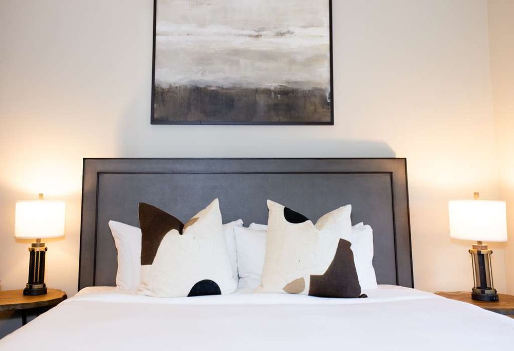 WATT HOTEL RAHWAY, TAPESTRY COLLECTION BY HILTON - 199 Photos & 68 ...