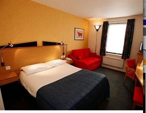 HOLIDAY INN EXPRESS PERTH - 200 Dunkeld Rd, Perth, United Kingdom ...