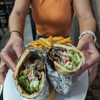 CHRIS’ TAVERNA - Updated August 2024 - 345 Photos & 737 Reviews - 4774 ...