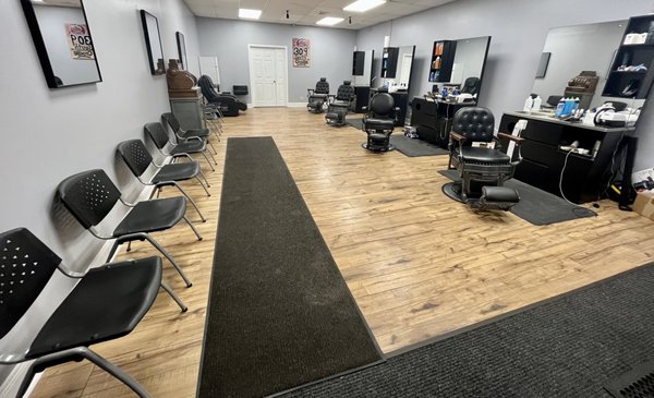 COLLINS BARBER & BEAUTY SHOP - Updated October 2025 - 10 Photos & 11 Reviews - 2704 Erie Blvd E ...