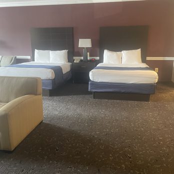 BEST WESTERN GREENFIELD INN - Updated December 2025 - 204 Photos & 68 ...