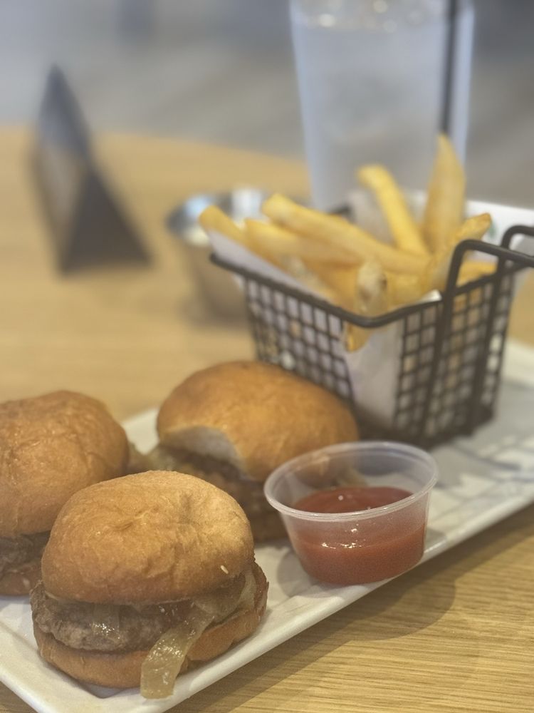 Par 3 Sports Bar & Grill, Corona | Roadtrippers