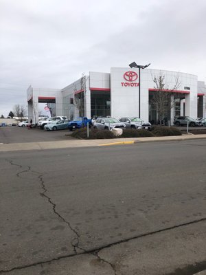 LITHIA TOYOTA OF SPRINGFIELD - Updated January 2026 - 42 Photos & 193 ...