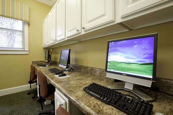 MANATEE COVE APARTMENTS - Updated April 2024 - 27 Photos - 746 Madelyn ...