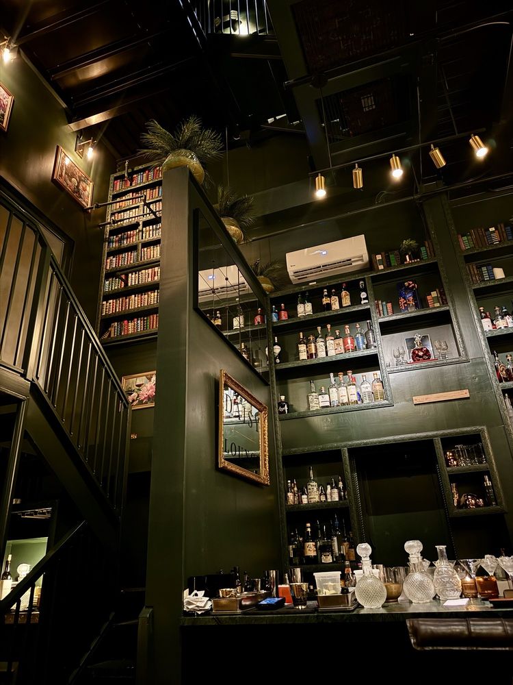 DAISY LOUNGE - Updated August 2025 - 97 Photos & 43 Reviews - 5701 W ...