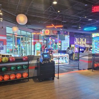 BOWLERO VALLEY FAIR - Updated August 2024 - 143 Photos & 106 Reviews ...