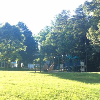 GREENLEAF PARK - Updated December 2025 - 14 Photos - 1400 Greenleaf Ln ...