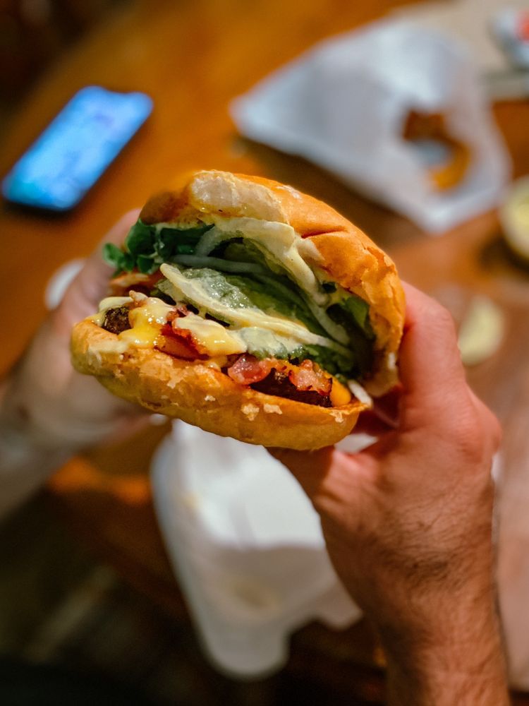 TEDDY’S BIGGER BURGERS - LAHAINA - Updated January 2025 - 1024 Photos ...