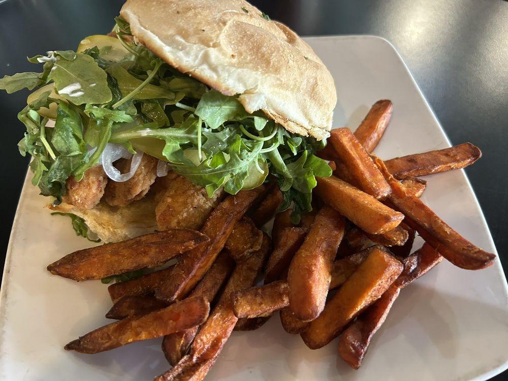 BROKEN BARREL BAR AND GRILL - Updated December 2025 - 51 Photos & 30 ...