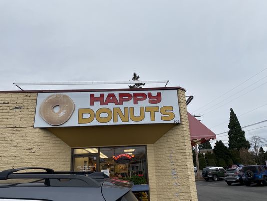 HAPPY DONUTS - 131 Photos & 382 Reviews - 305 2nd St NE, Puyallup ...