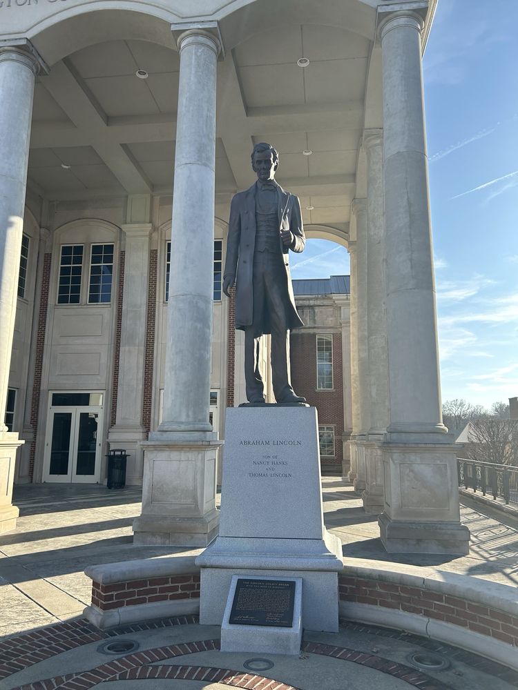 ABRAHAM LINCOLN STATUE - 104 W Main St, Springfield, Kentucky ...