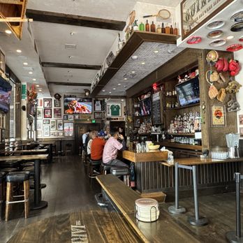 THE LARK BAR - Updated October 2025 - 183 Photos & 217 Reviews - 685 ...