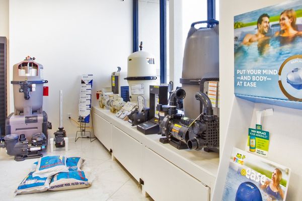 LEM-US POOLS - Updated July 2025 - 25 Photos & 11 Reviews - 300 Lincoln ...