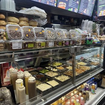 HELLO DELI - Updated December 2025 - 110 Photos & 185 Reviews - 213 W ...