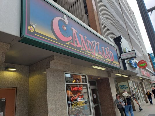 CANDYLAND - 53 Photos & 61 Reviews - Candy Stores - 27 S 7th St ...