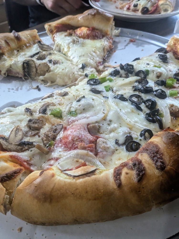 SHANE & PENNEY’S SLICE OF CHICAGO - Updated July 2025 - 29 Photos & 66 ...