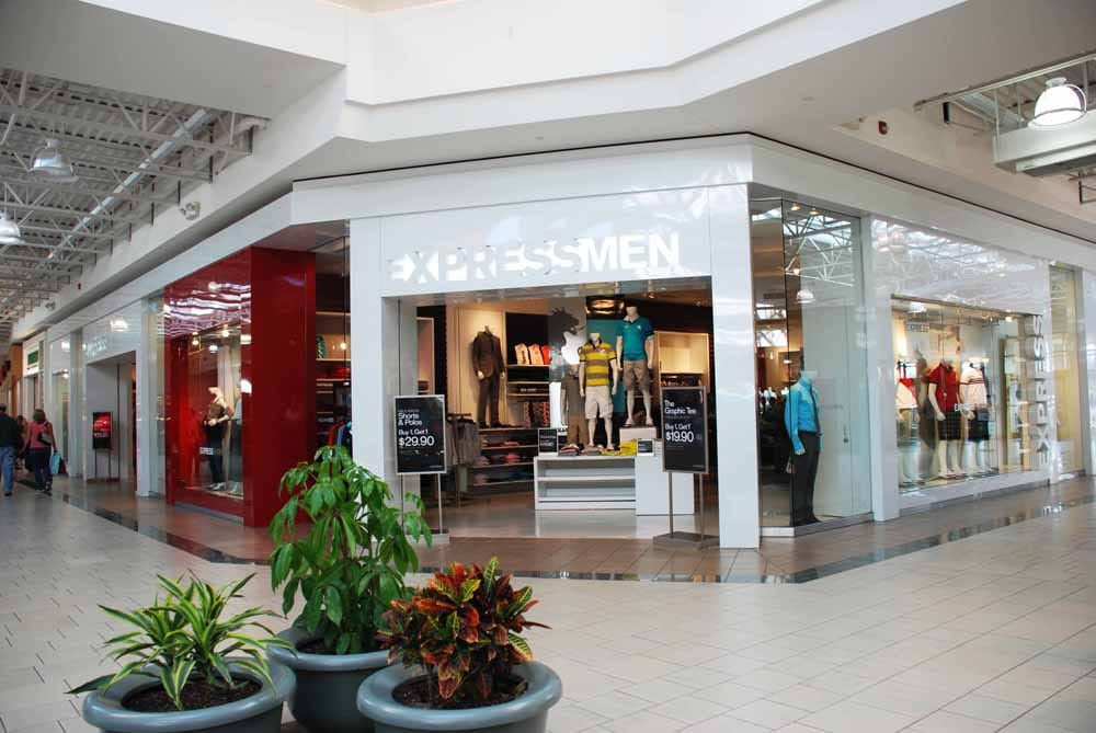 BAY PARK SQUARE - Updated October 2025 - 35 Photos & 17 Reviews - 303 ...