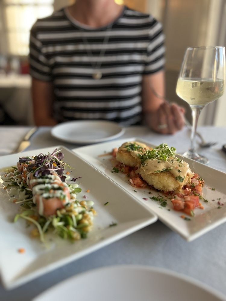 TOO CHEZ - Updated August 2025 - 67 Photos & 69 Reviews - 53 King St ...