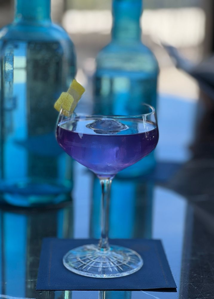 RUNDLE BAR - Updated 05/2025 - 471 Photos & 142 Reviews - 405 Spray Ave ...