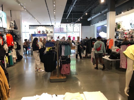 LULULEMON - Updated May 2026 - 22 Photos & 26 Reviews - 5120 Avalon ...