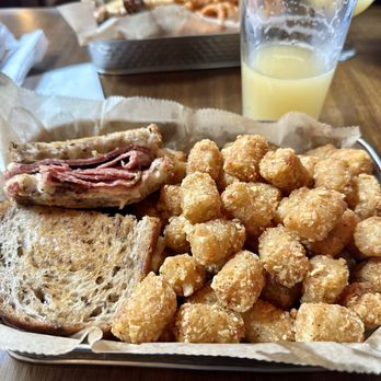 MEWS TAVERN - Updated December 2025 - 532 Photos & 685 Reviews - 456 ...