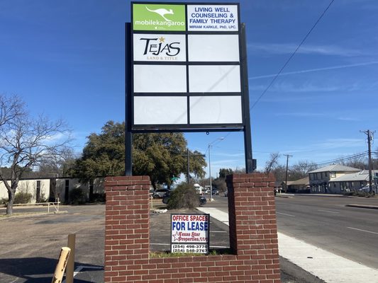 MOBILE KANGAROO - Updated July 2025 - 4209 W Waco Dr, Waco, Texas ...