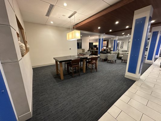 HOLIDAY INN EXPRESS VISALIA - SEQUOIA GATEWAY AREA - Updated December ...